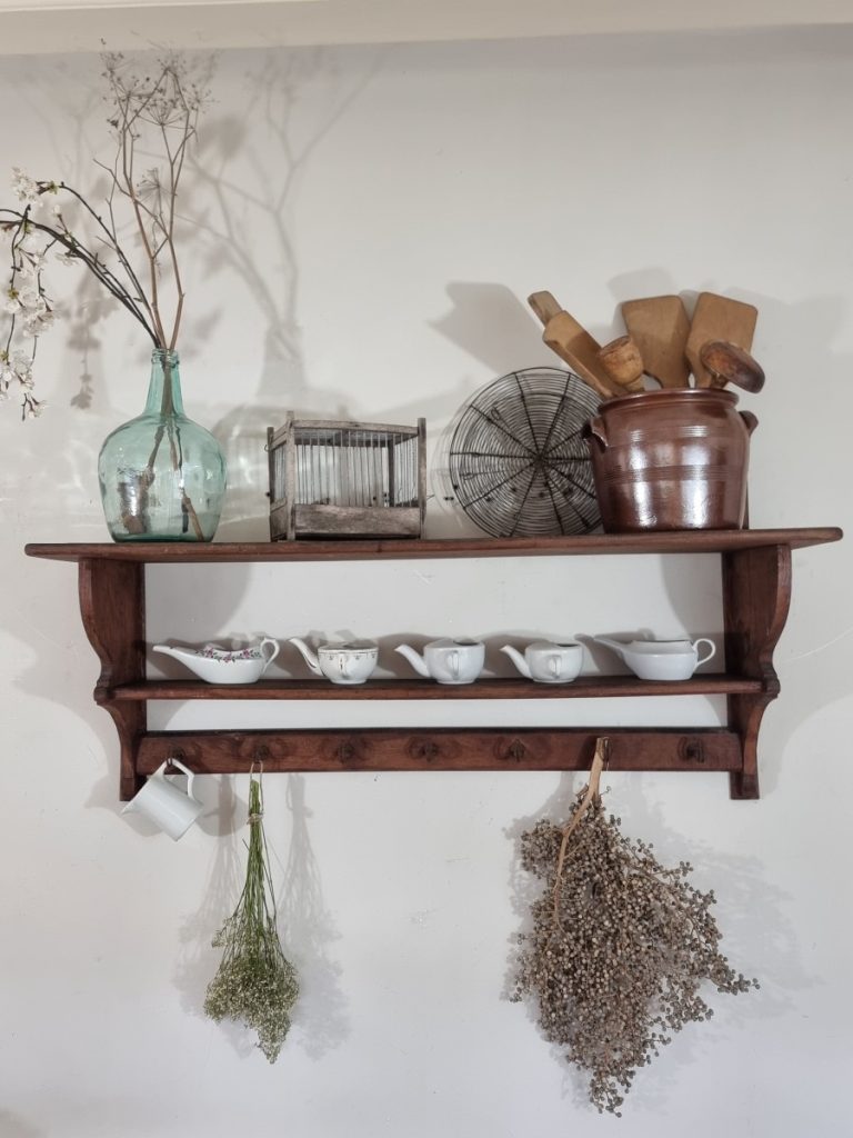 oud landelijk Frans wandrek - Santiline- brocante keukenrek regaal